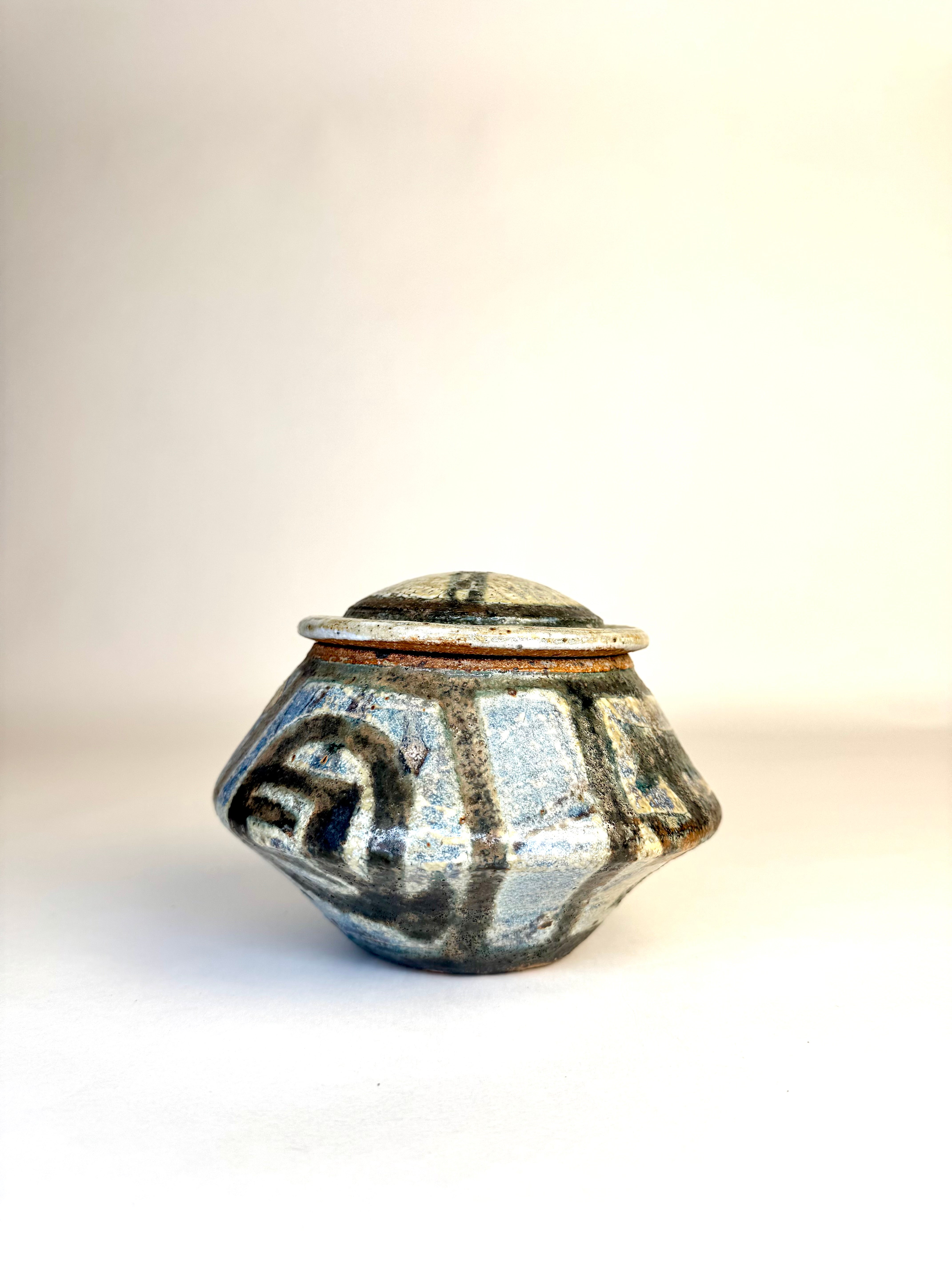 Ceramics & Pottery – Dumphy Vintage